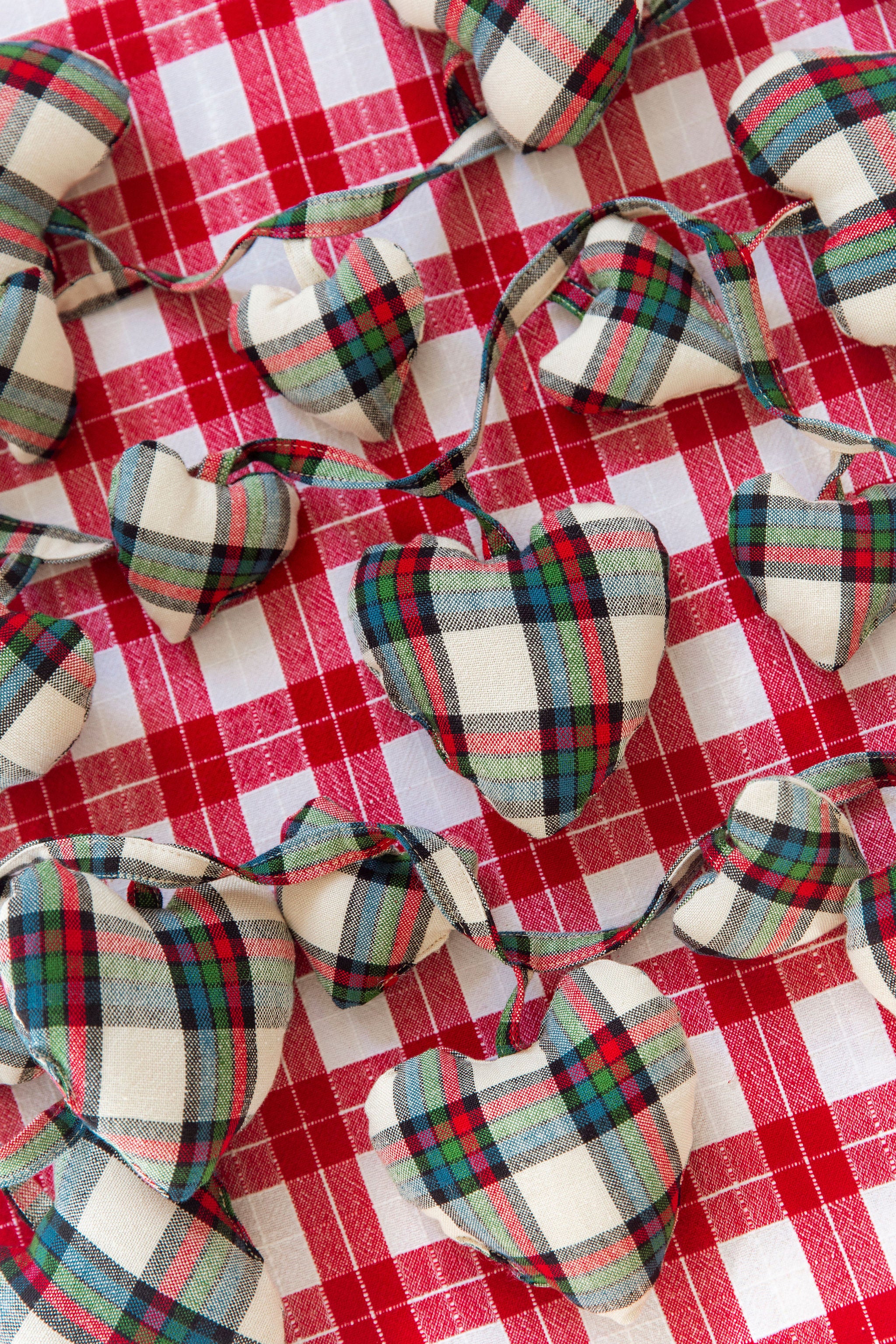 IDYLLWILD PLAID - Multi Hearts Garland – Heather Taylor Home
